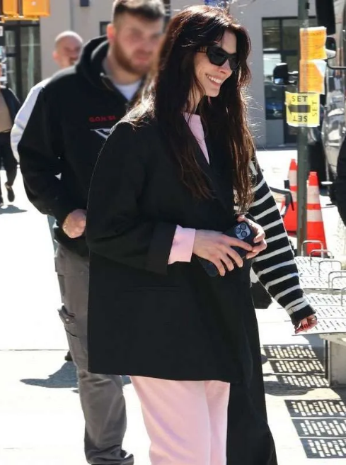 Anne Hathaway Verity 2026 Black Blazer – My Store